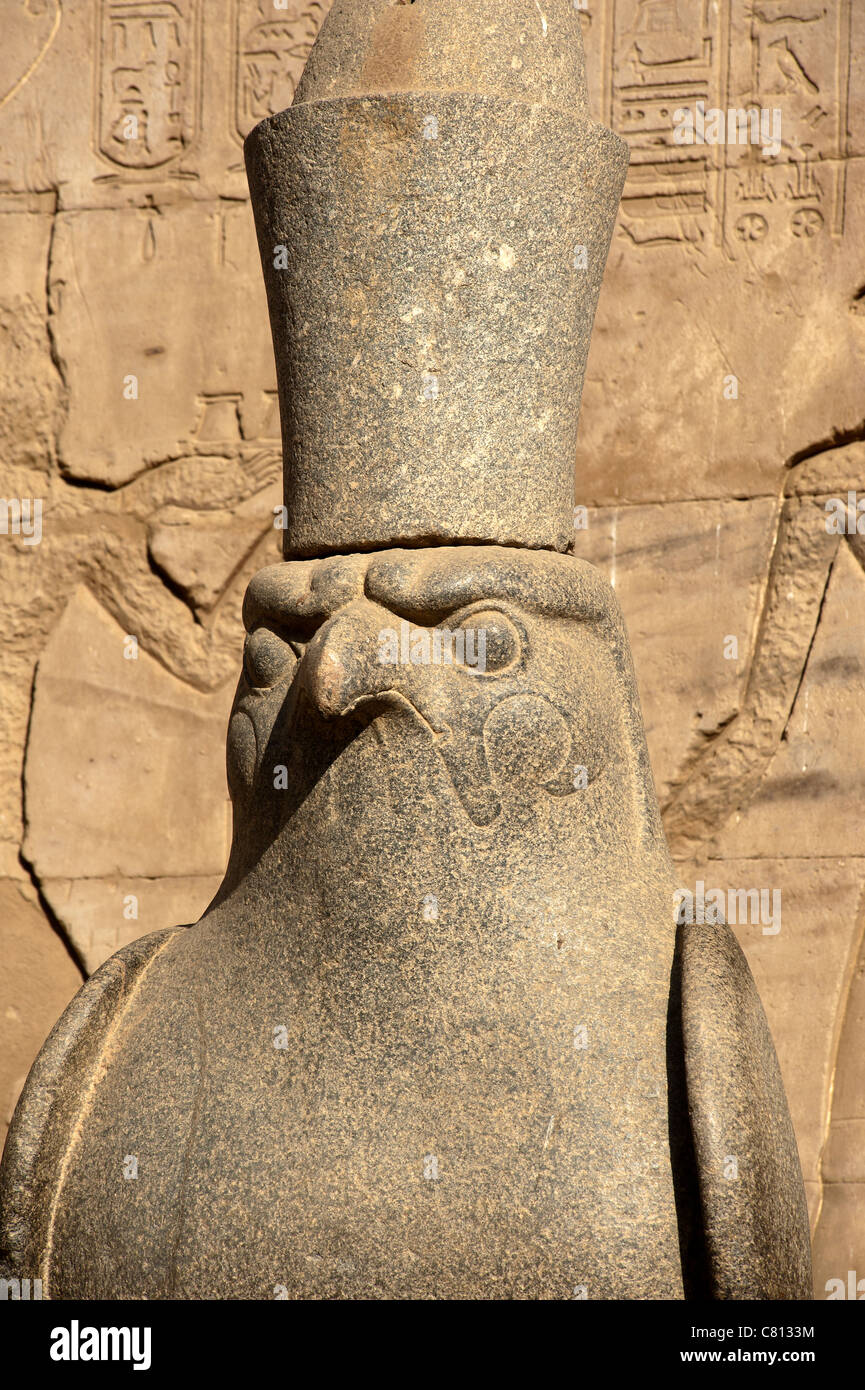 Horus statue, Temple of Horus, Edfu, Egypt Stock Photo - Alamy