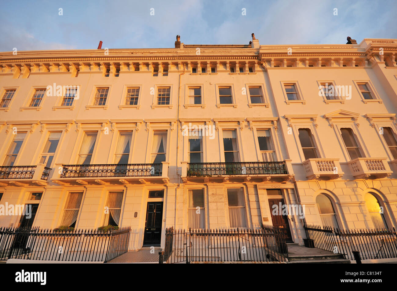 Brighton seafront regency flats hi-res stock photography and images - Alamy