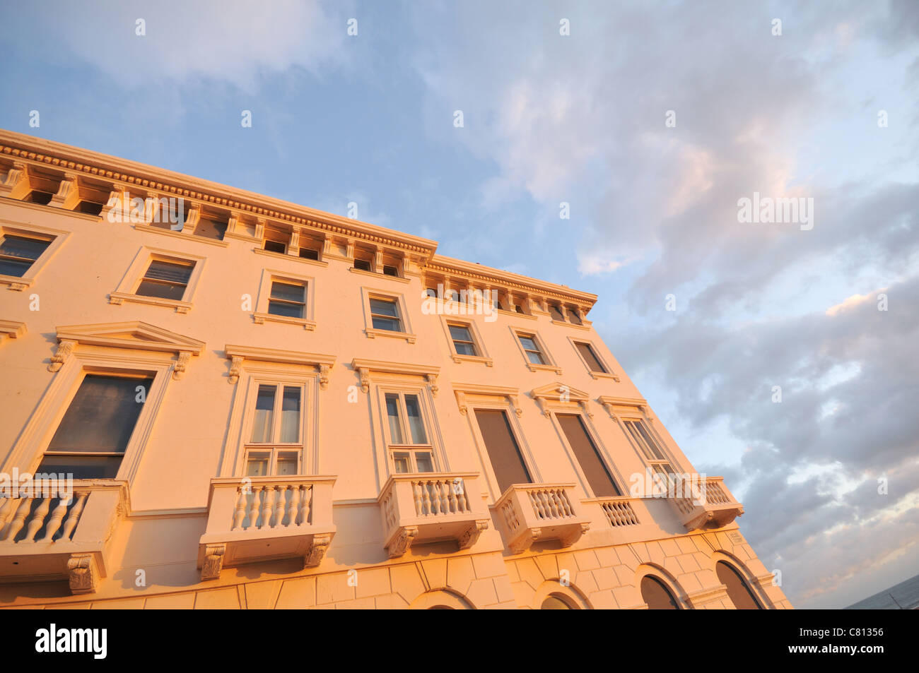 Brighton seafront regency flats hi-res stock photography and images - Alamy