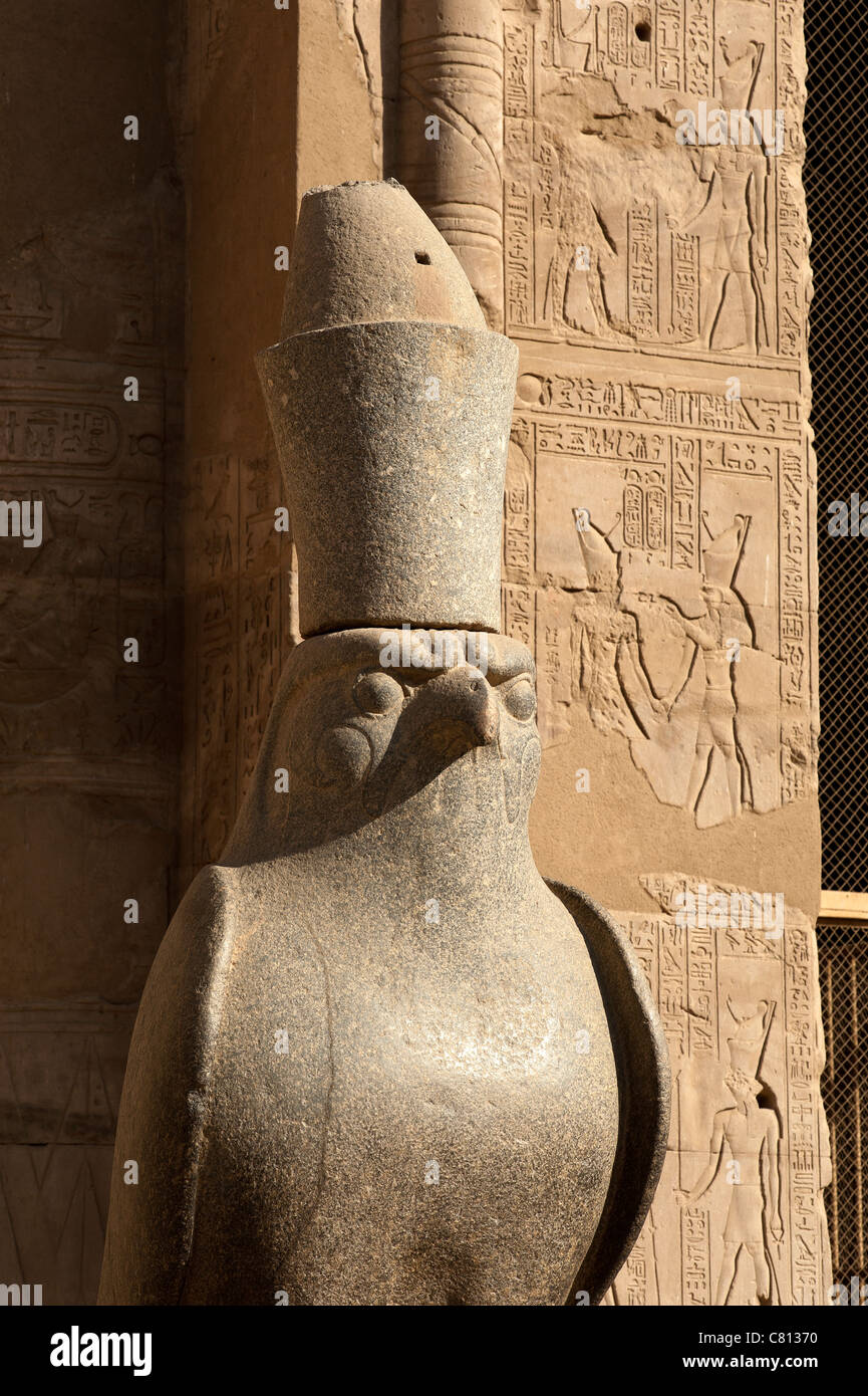 Horus statue, Temple of Horus, Edfu, Egypt Stock Photo - Alamy