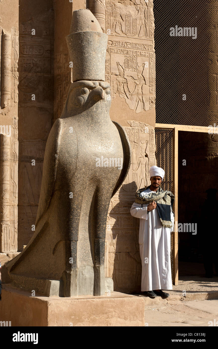 Horus statue, Temple of Horus, Edfu, Egypt Stock Photo - Alamy
