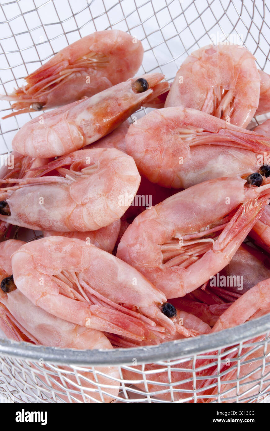 fresh shrimp after cooking in a sieve Stock Photo - Alamy