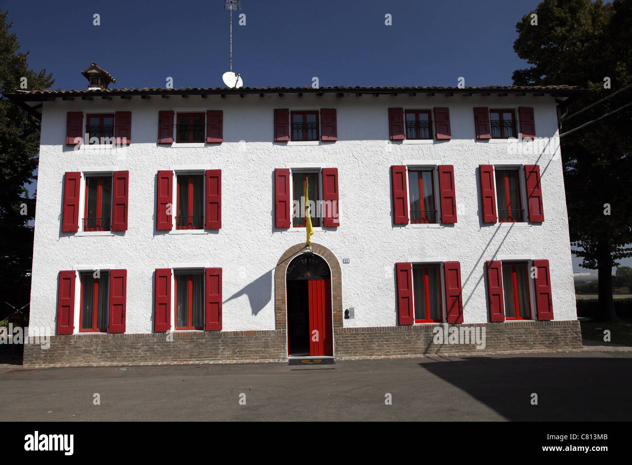 ENZO FERRARI'S WHITE HOUSE MARANELLO ITALY 2011 Stock Photo - Alamy