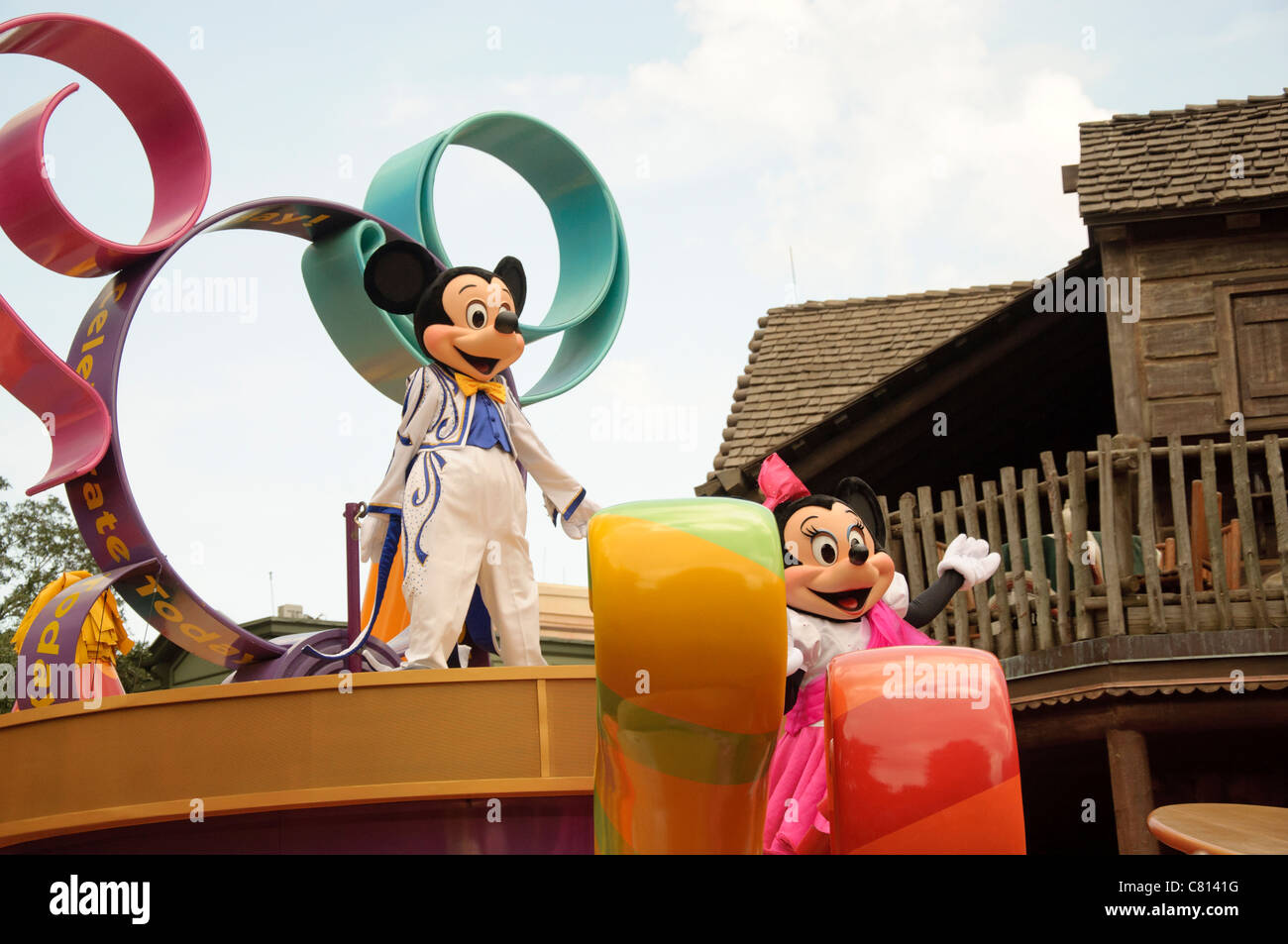 magic kingdom celebrate a dream come true parade minnie mouse mickey ...