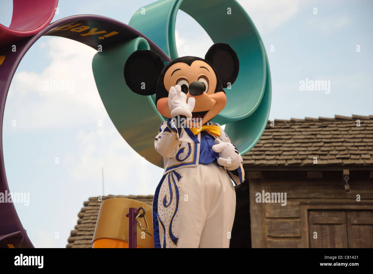 magic kingdom celebrate a dream come true parade mickey mouse float ...