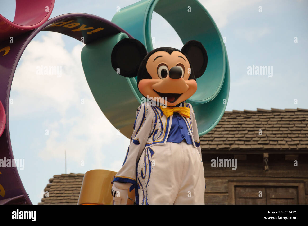 magic kingdom celebrate a dream come true parade mickey mouse float ...