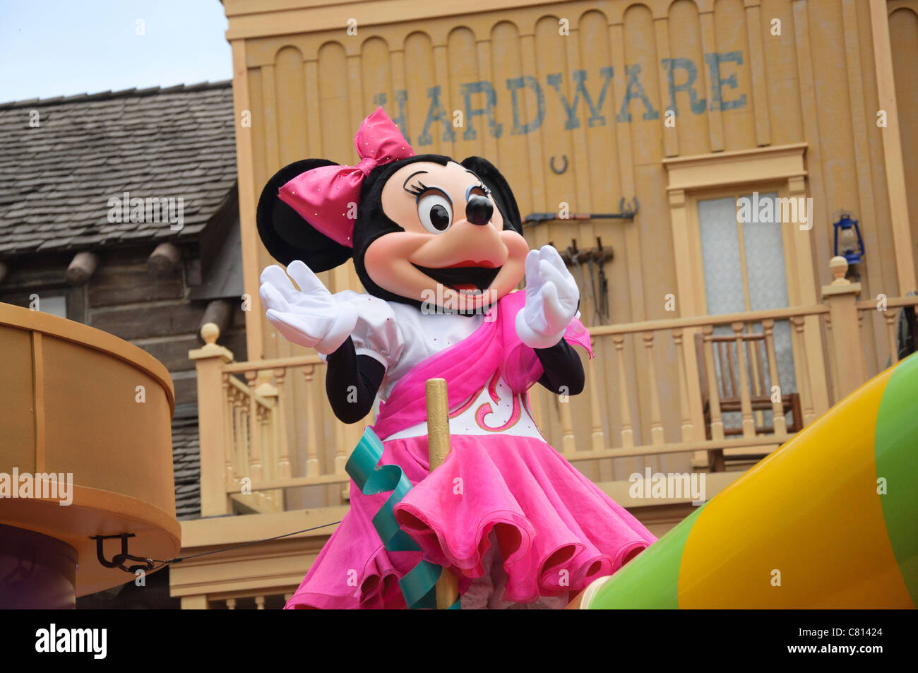magic kingdom celebrate a dream come true parade minnie mouse float ...