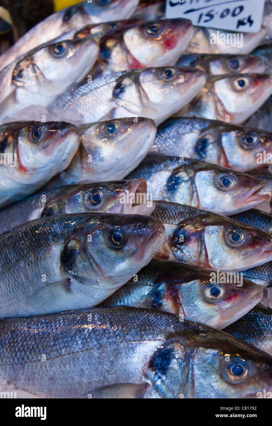 Fish at a market stall in Borough Market Stock Photo - Alamy
