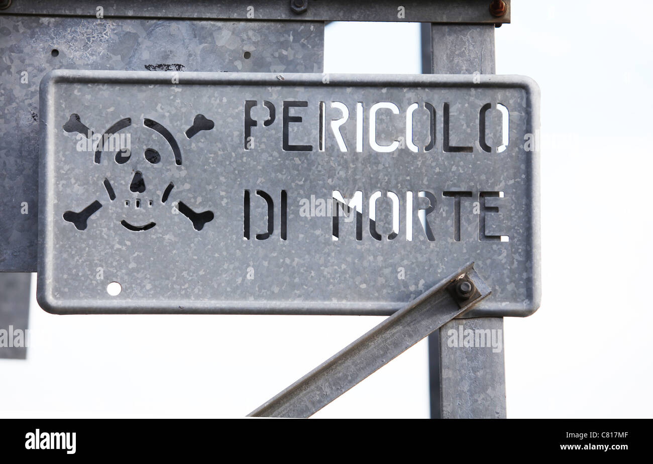 Sign of the cross hi-res stock photography and images - Alamy