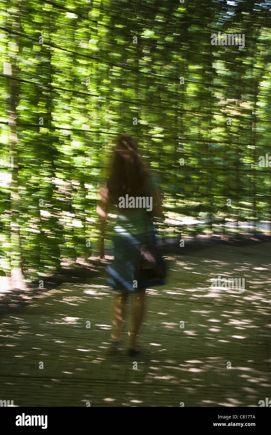 Shadowy figure hi-res stock photography and images - Alamy