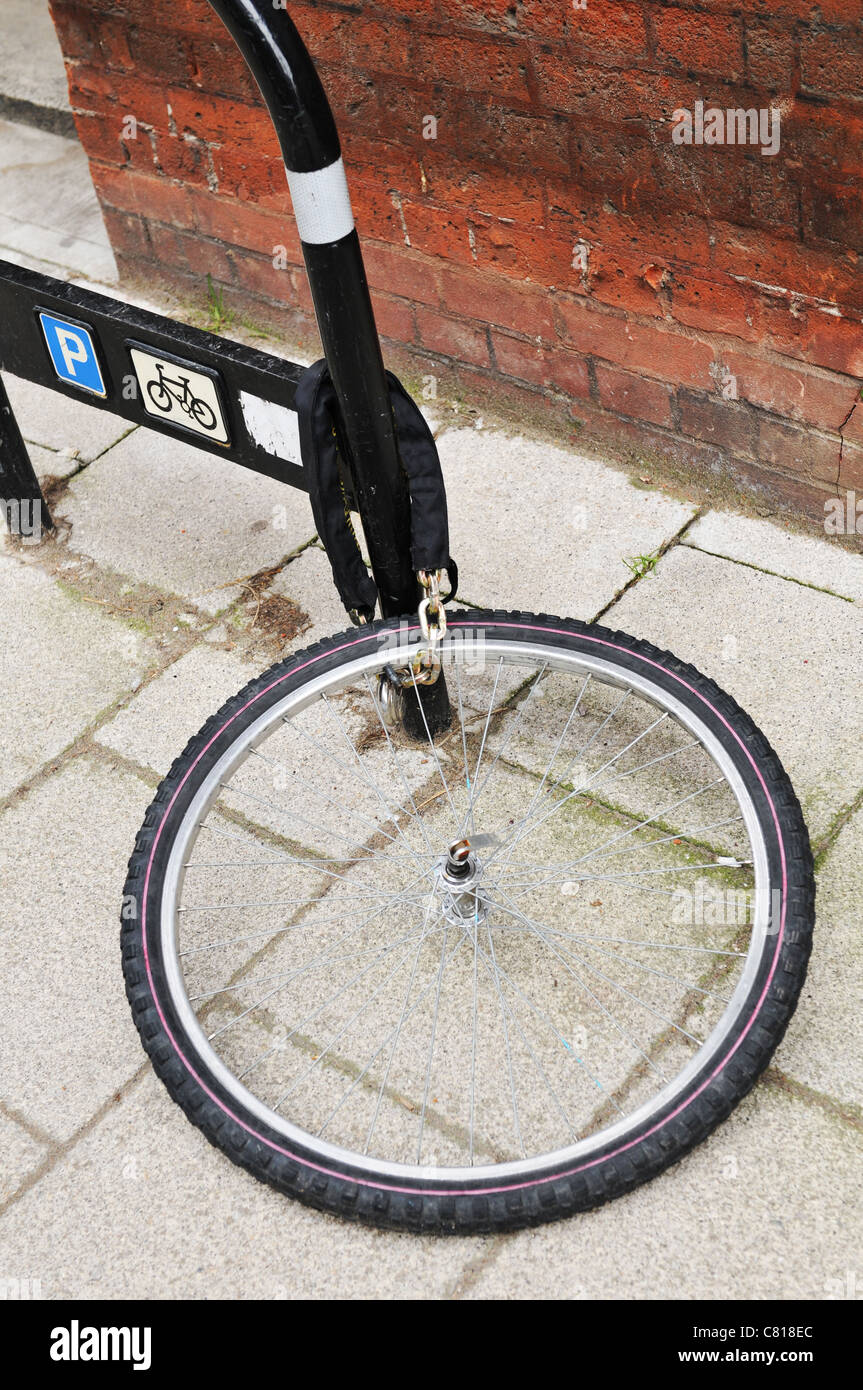 Bicycle thieves bicycle thief hi-res stock photography and images - Alamy