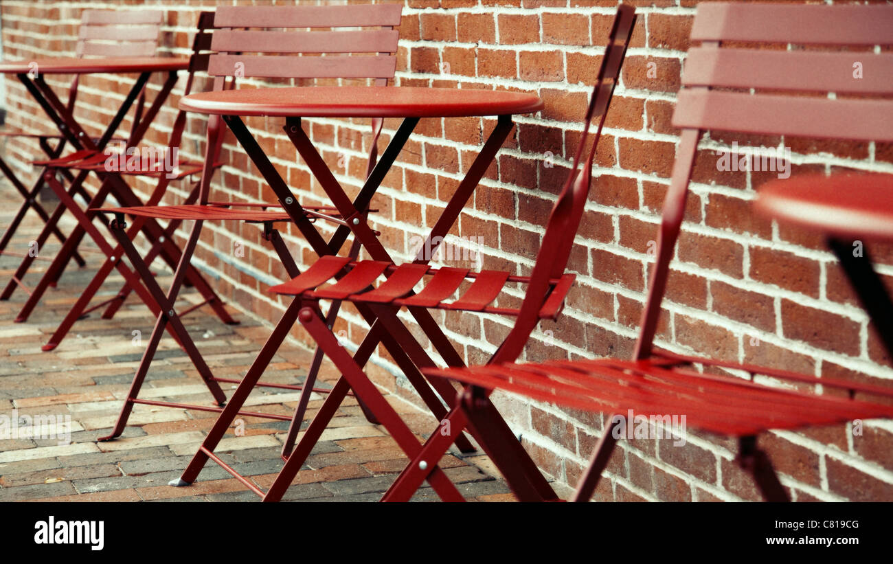 Tables and chair hi-res stock photography and images - Alamy