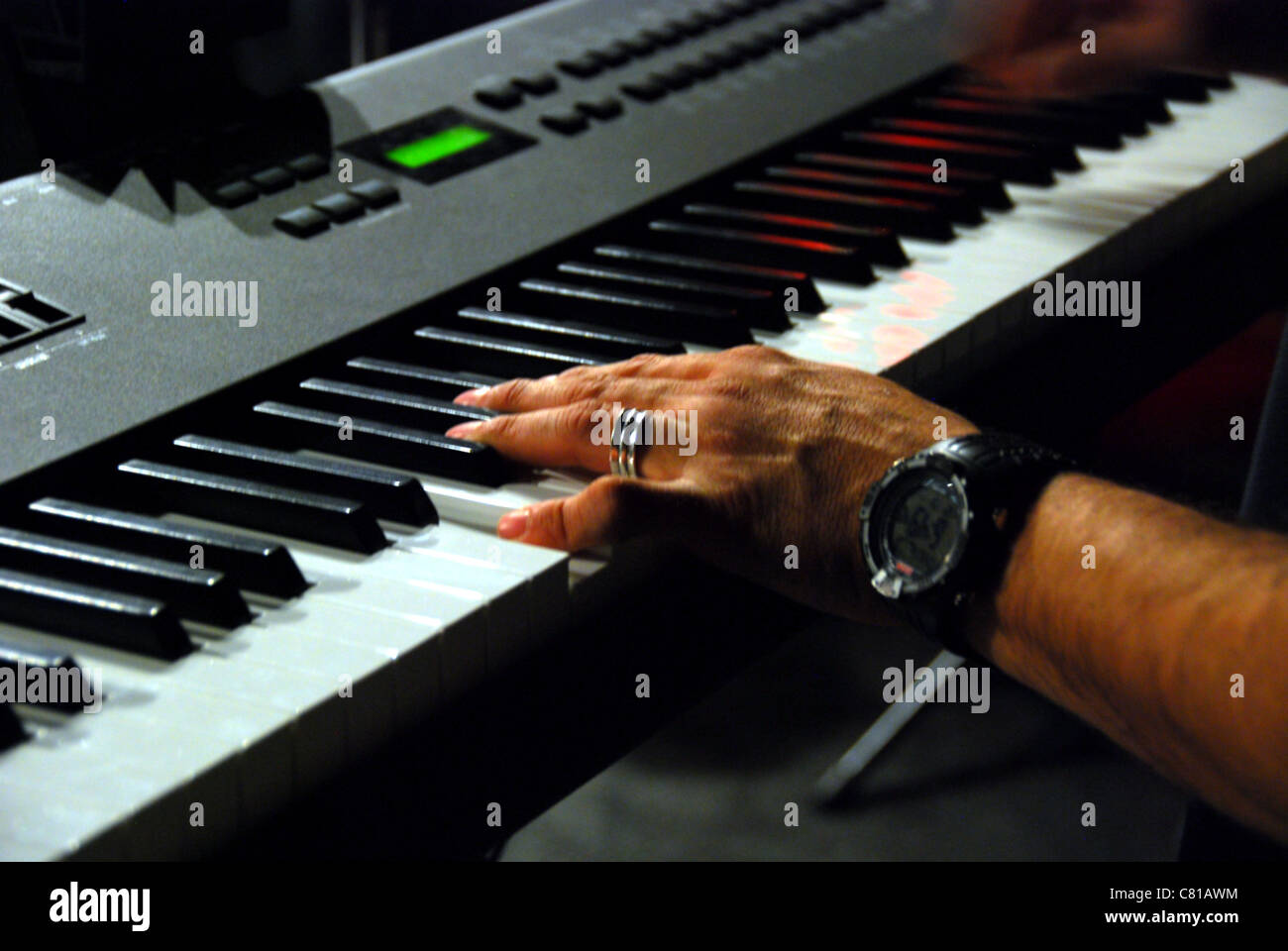 Keyboard player hi-res stock photography and images - Alamy