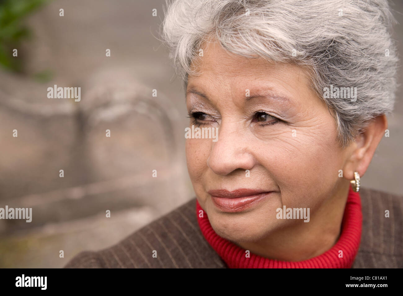 Smiling senior Hispanic woman Stock Photo - Alamy
