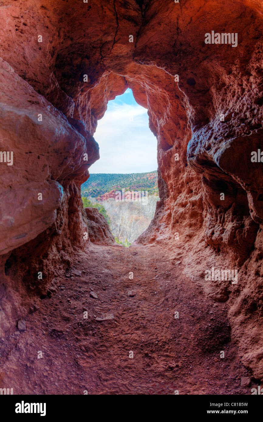 Red rock formation cave hi-res stock photography and images - Alamy