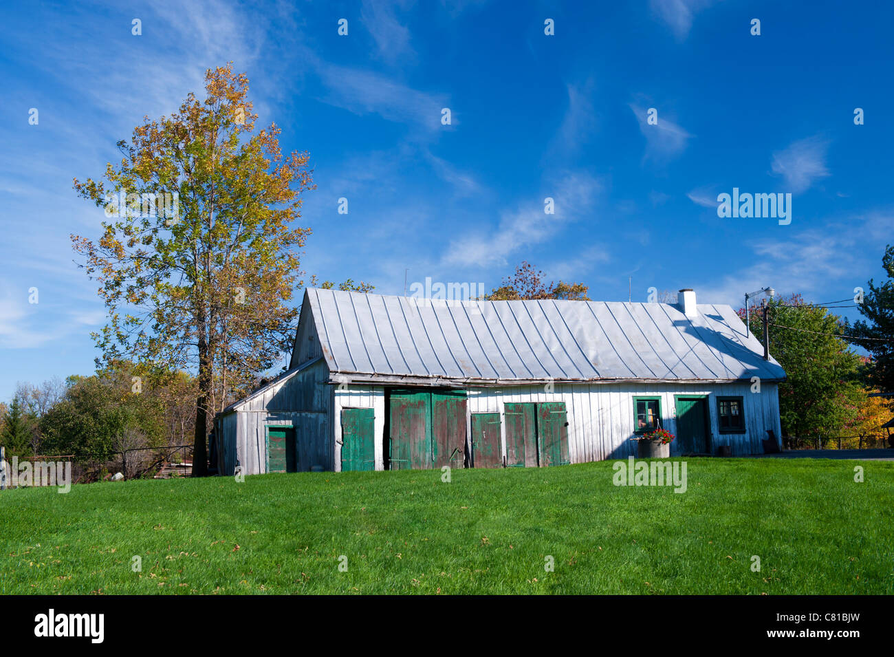 Barns quebec farms agriculture hi-res stock photography and images - Alamy
