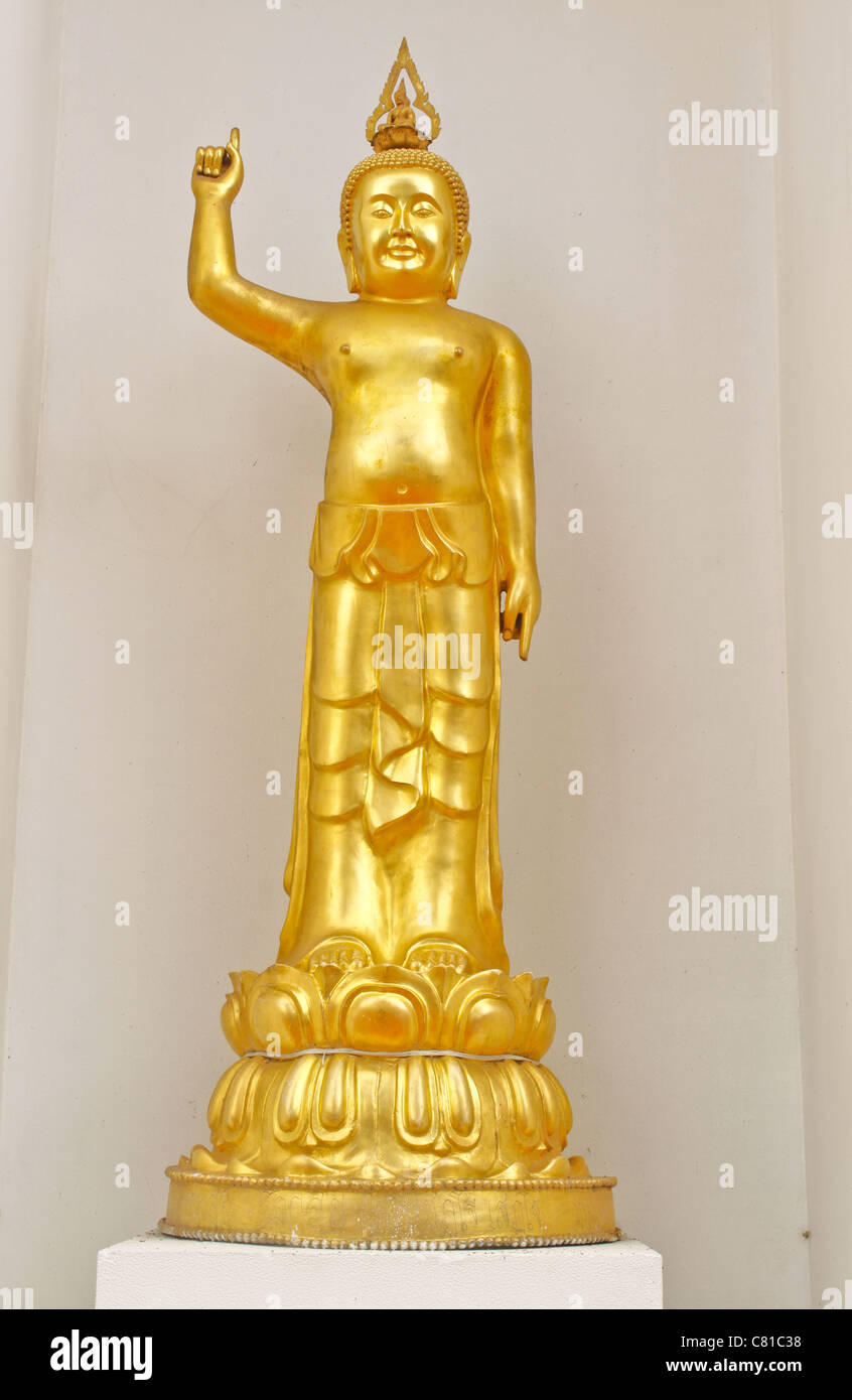 Golden statue hi-res stock photography and images - Alamy