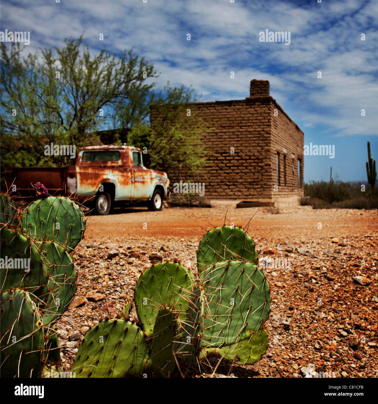 Adobe house desert arizona hi-res stock photography and images - Alamy