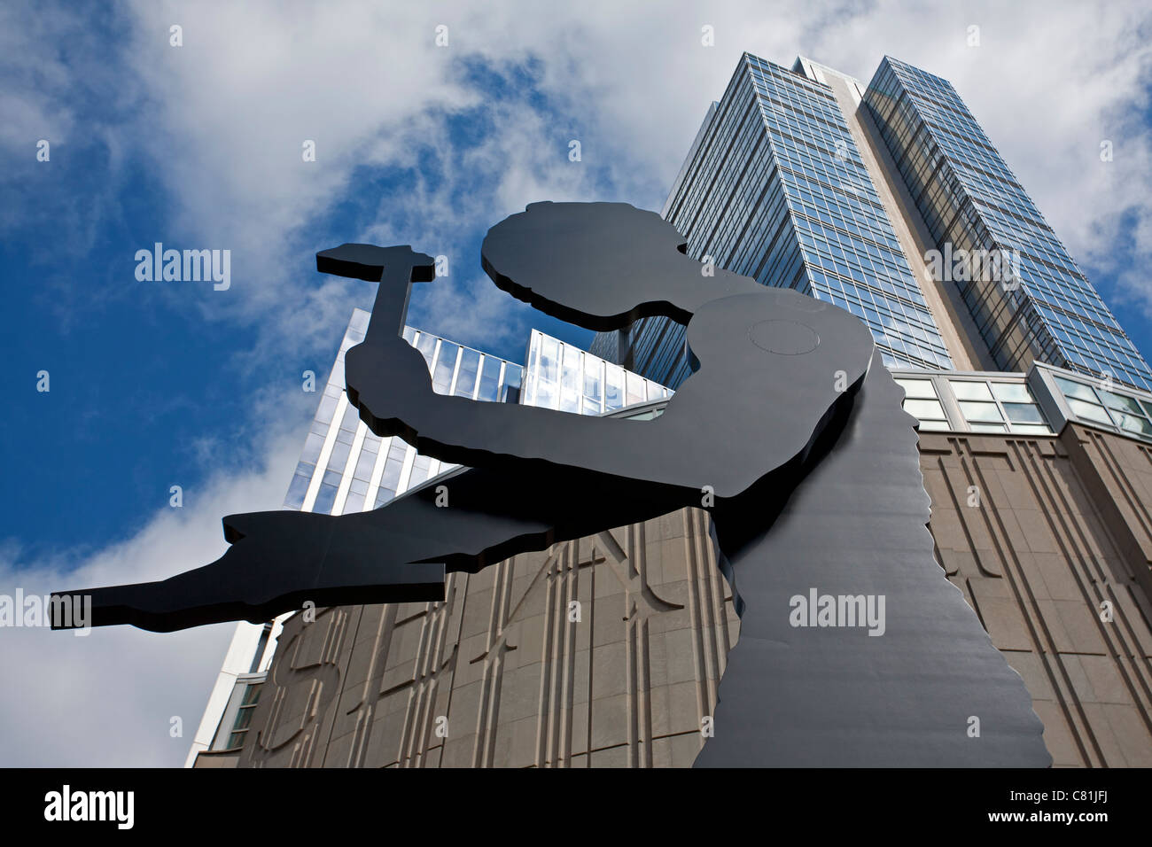 The Hammering Man sculpture by Jonathan Borofsky. Seattle Art Museum ...