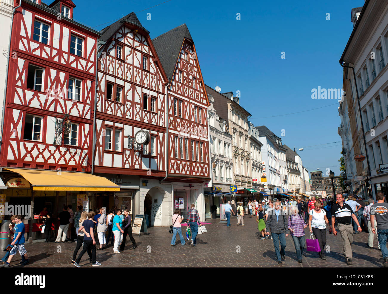 Old german street hi-res stock photography and images - Alamy