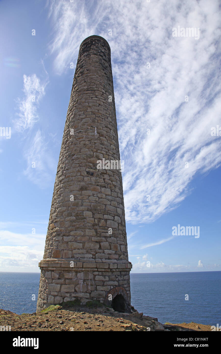 Pump house chimney at the Levant Tin Mine at Trewellard, Pendeen ...