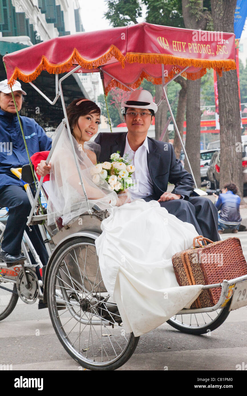 Vietnam, Hanoi, Couples Posing for Wedding Pictures Stock Photo - Alamy