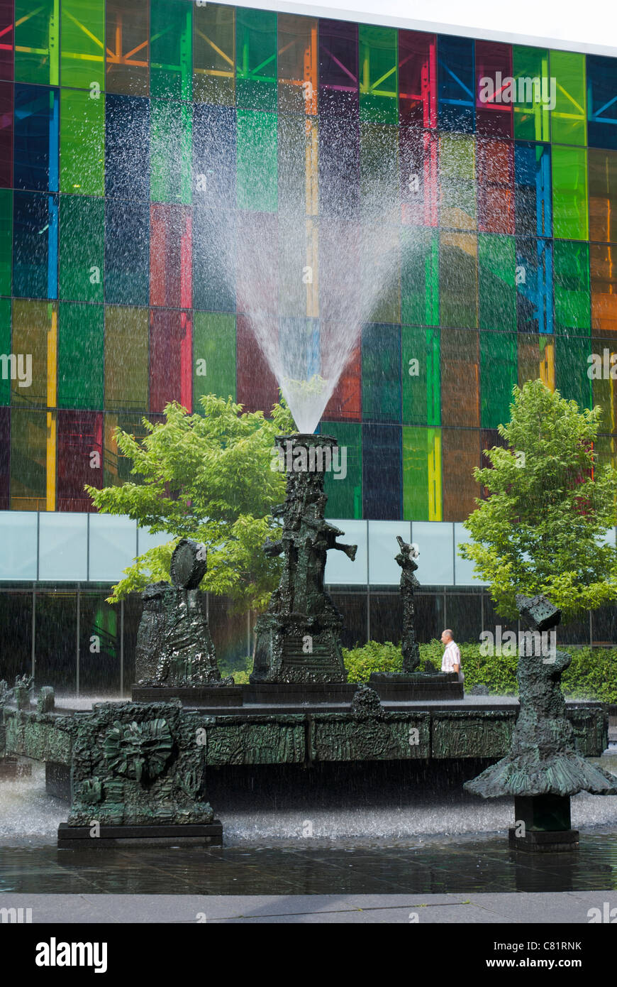 Fountain in front palais hi-res stock photography and images - Alamy