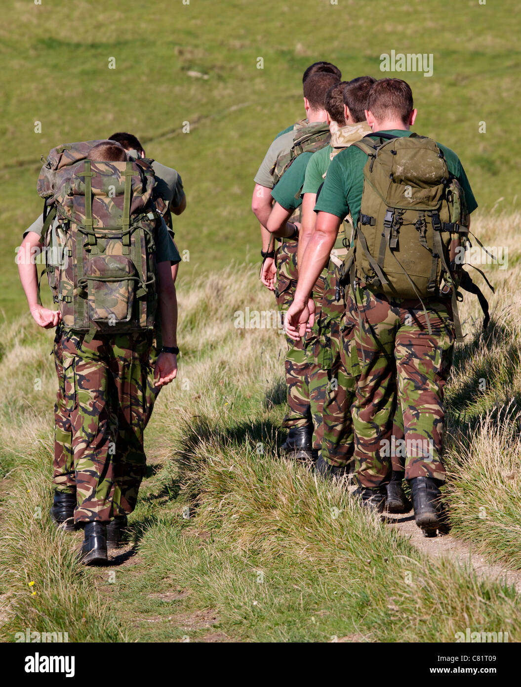 Walk soldier hi-res stock photography and images - Alamy