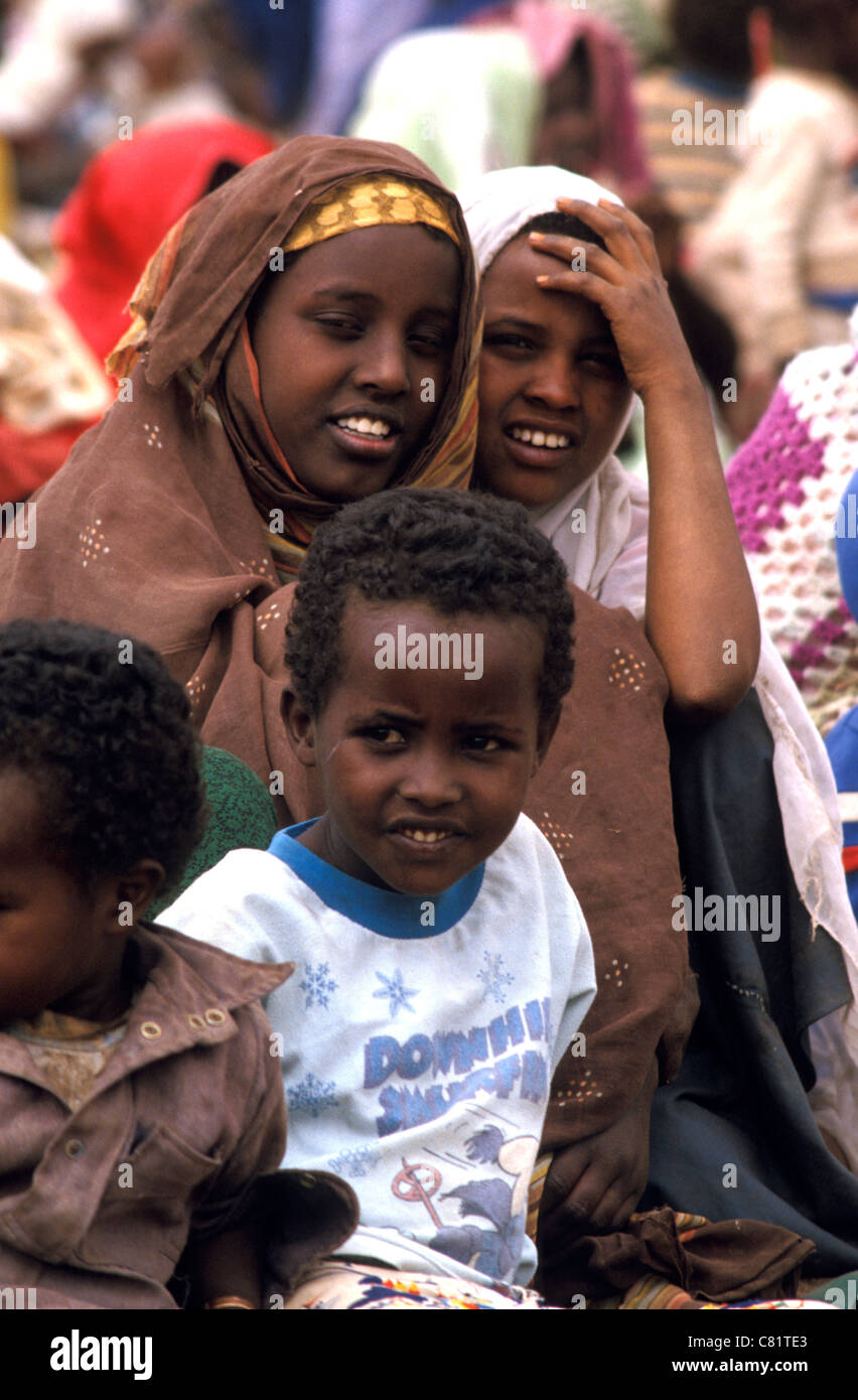 Somali refugees awaiting food distribution at UNHCR camp, Ethiopia ...