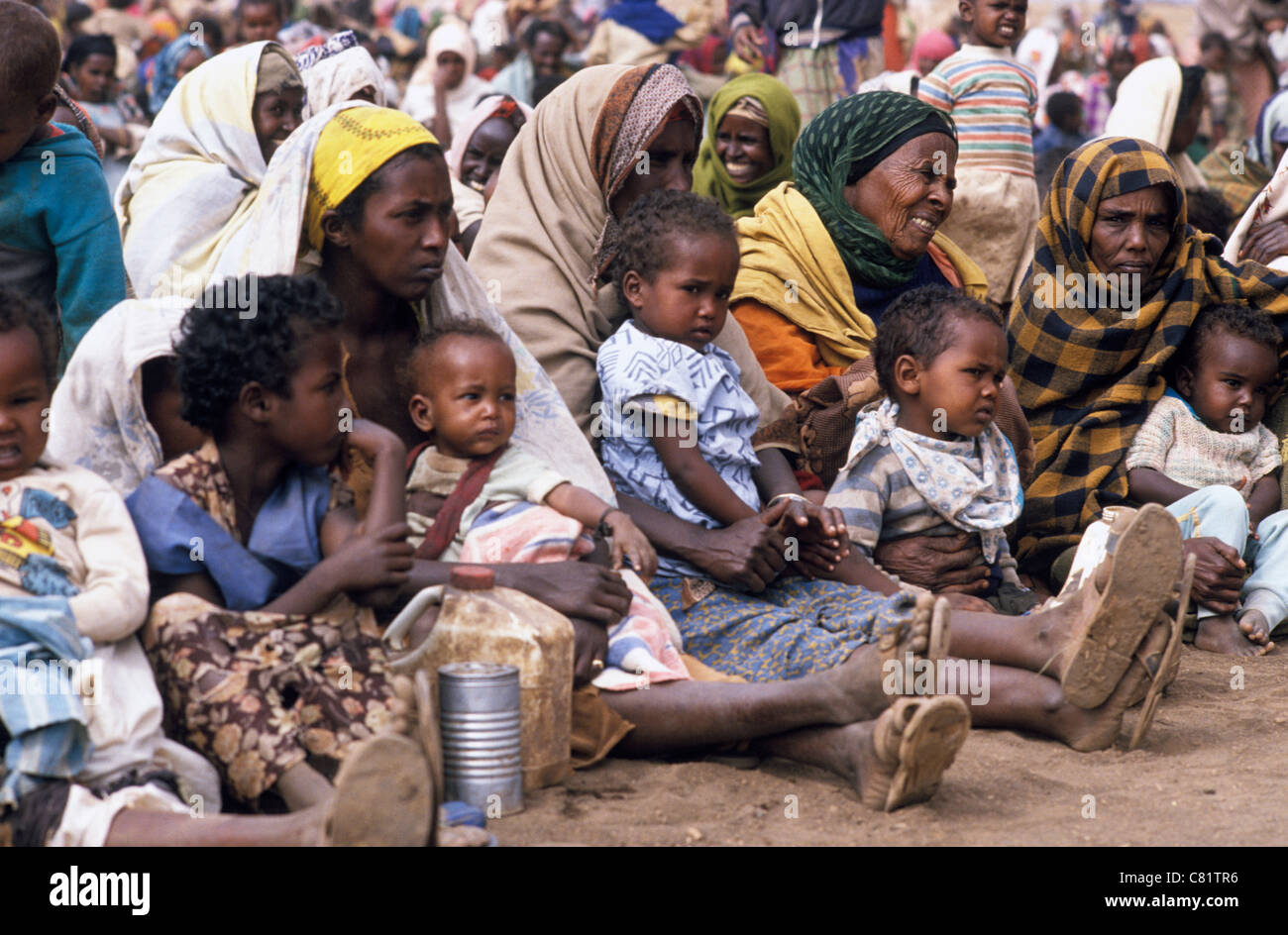 Somali refugees awaiting food distribution at a UNHCR camp in EThiopia ...