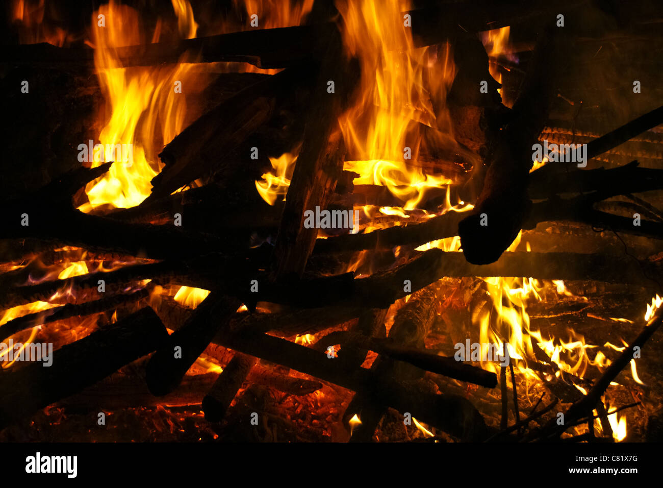 Firing with wood hi-res stock photography and images - Alamy