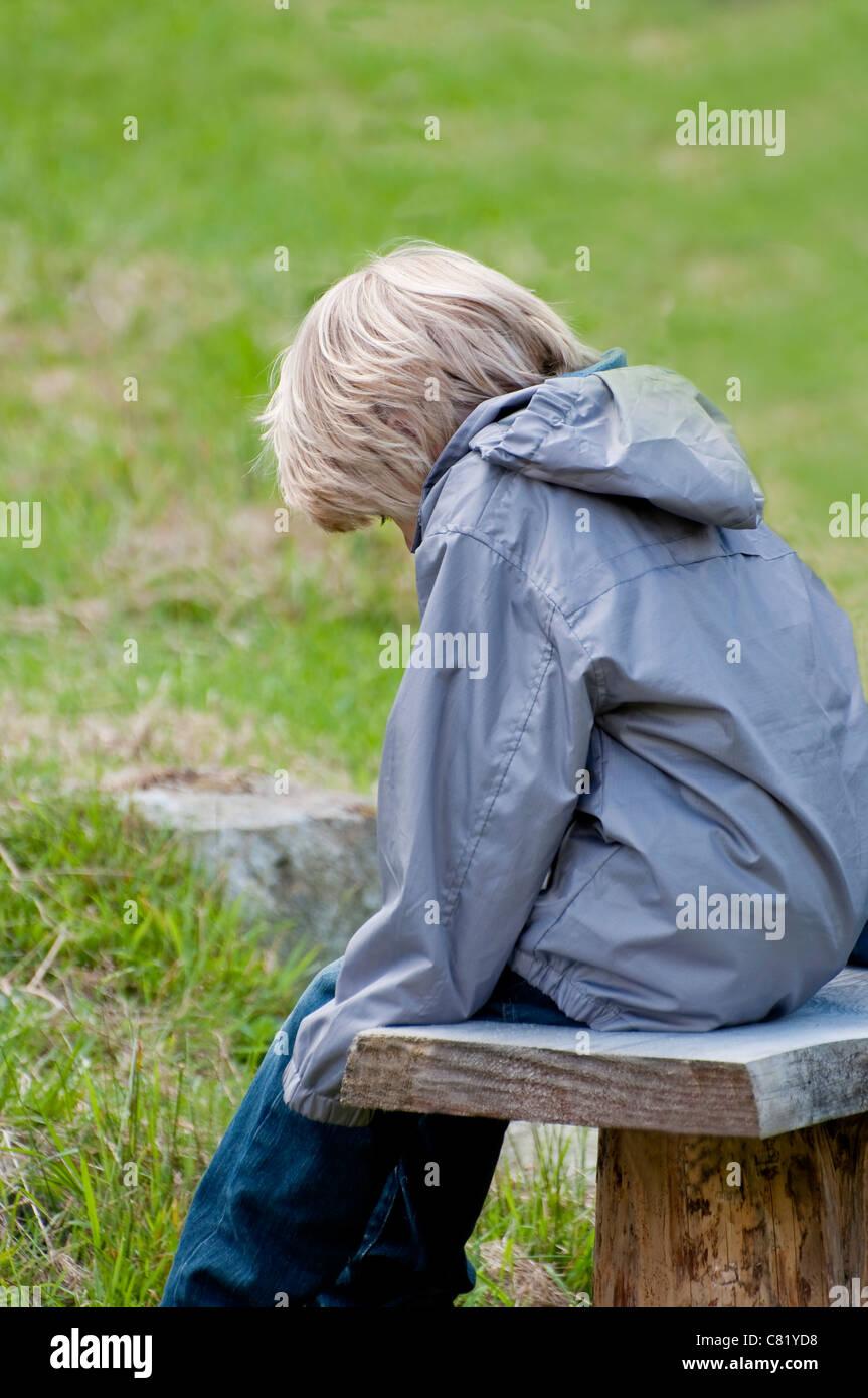 Child male cry alone hi-res stock photography and images - Alamy