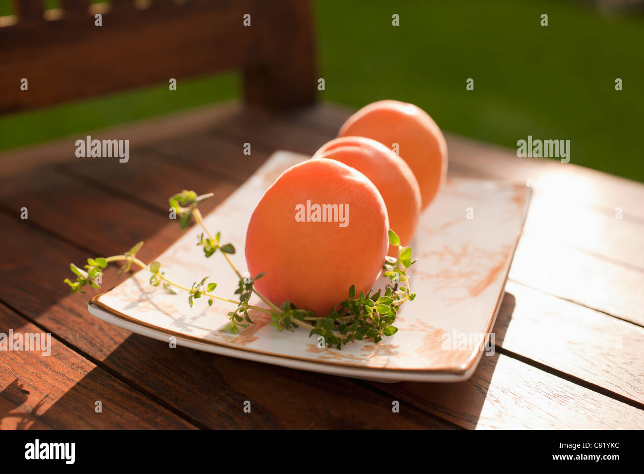 Virginia yellow peaches on platter Stock Photo - Alamy