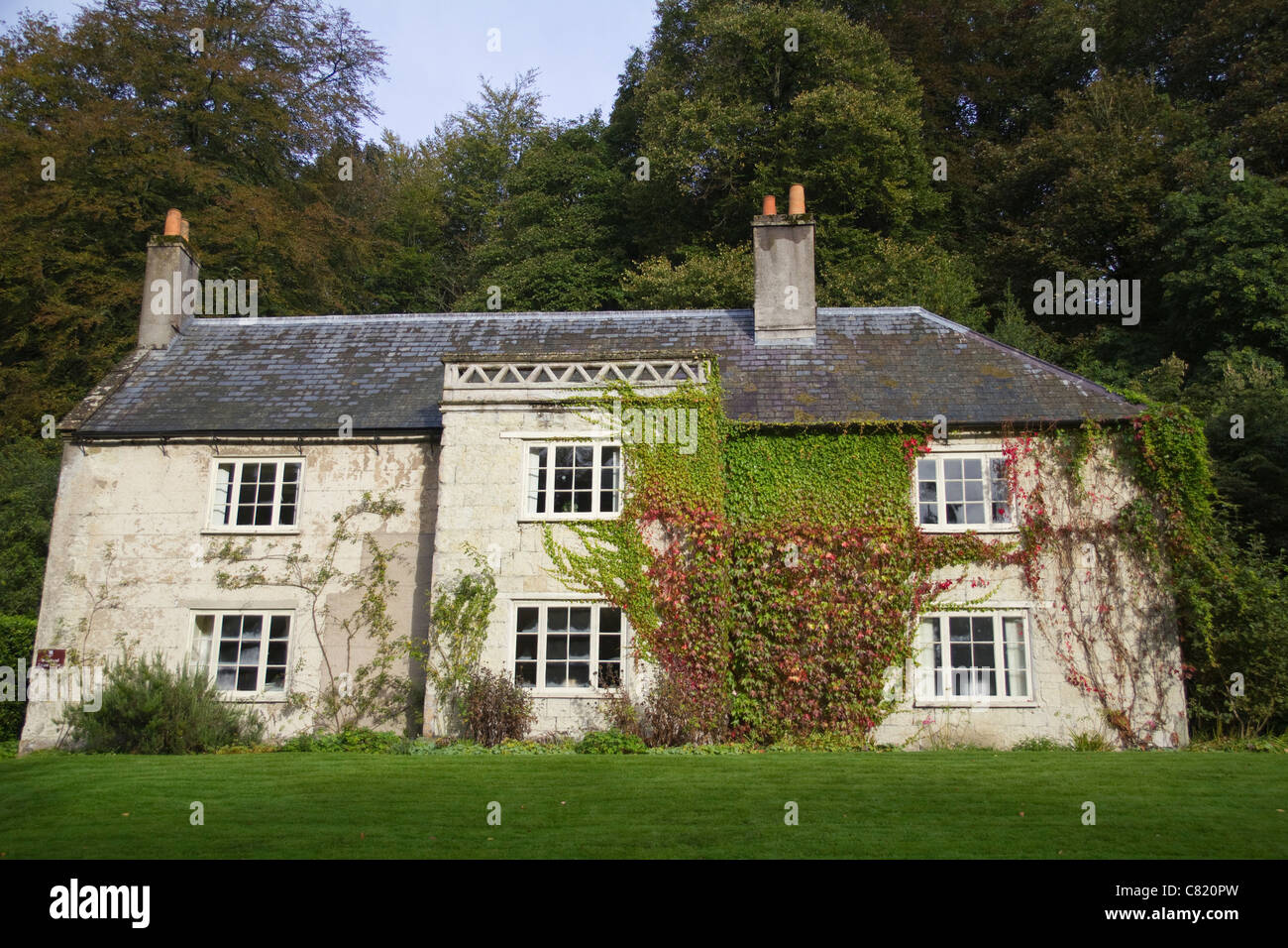 Cottages stourhead hi-res stock photography and images - Alamy