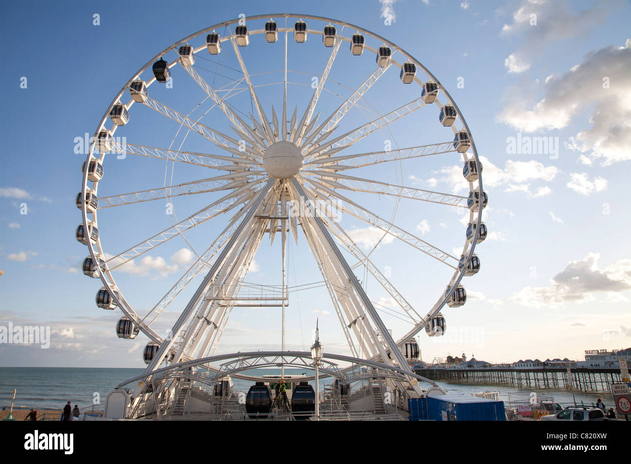 The Brighton Wheel under construction two weeks before opening to the ...