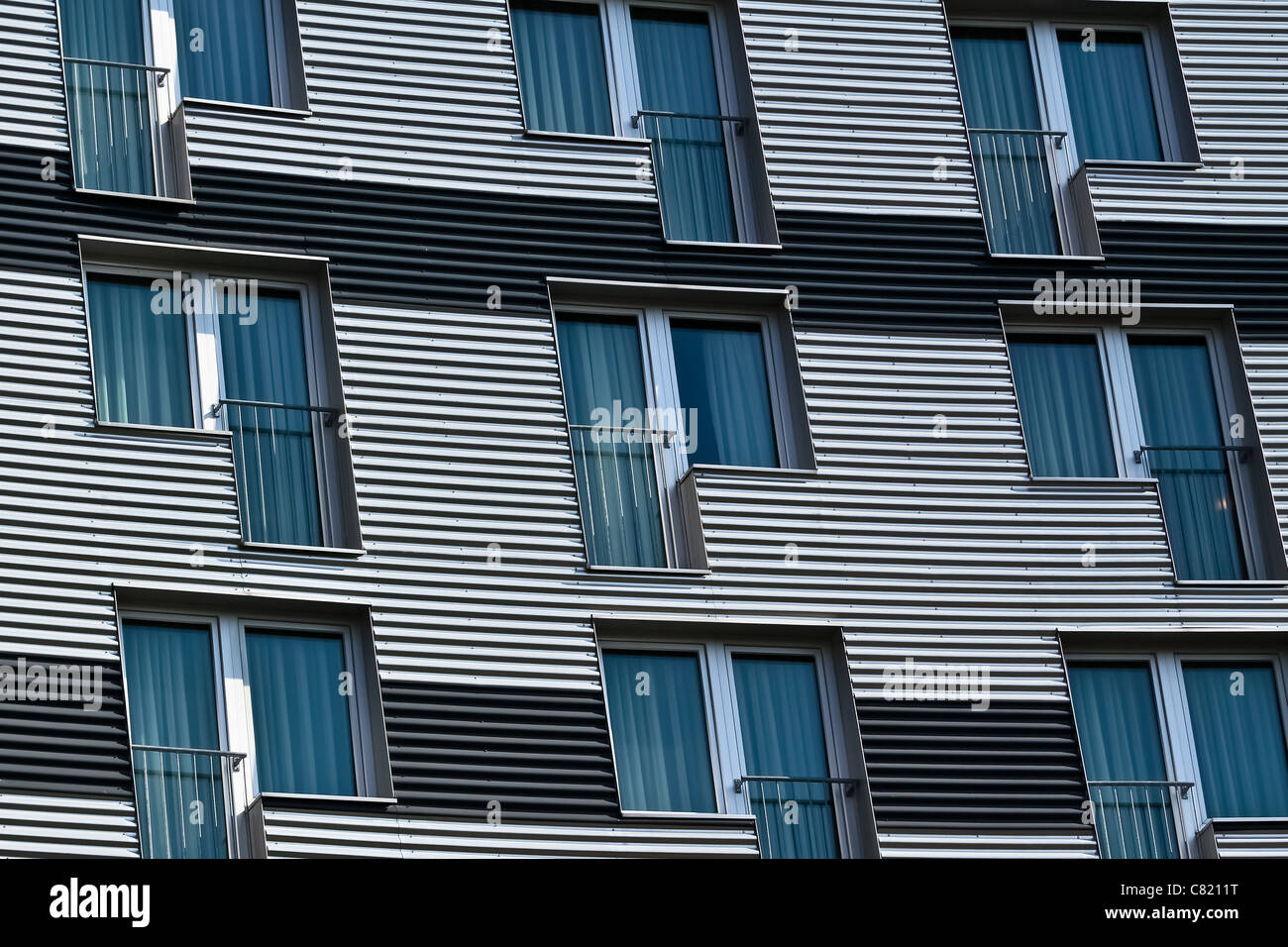 Modern glass structured building hi-res stock photography and images ...