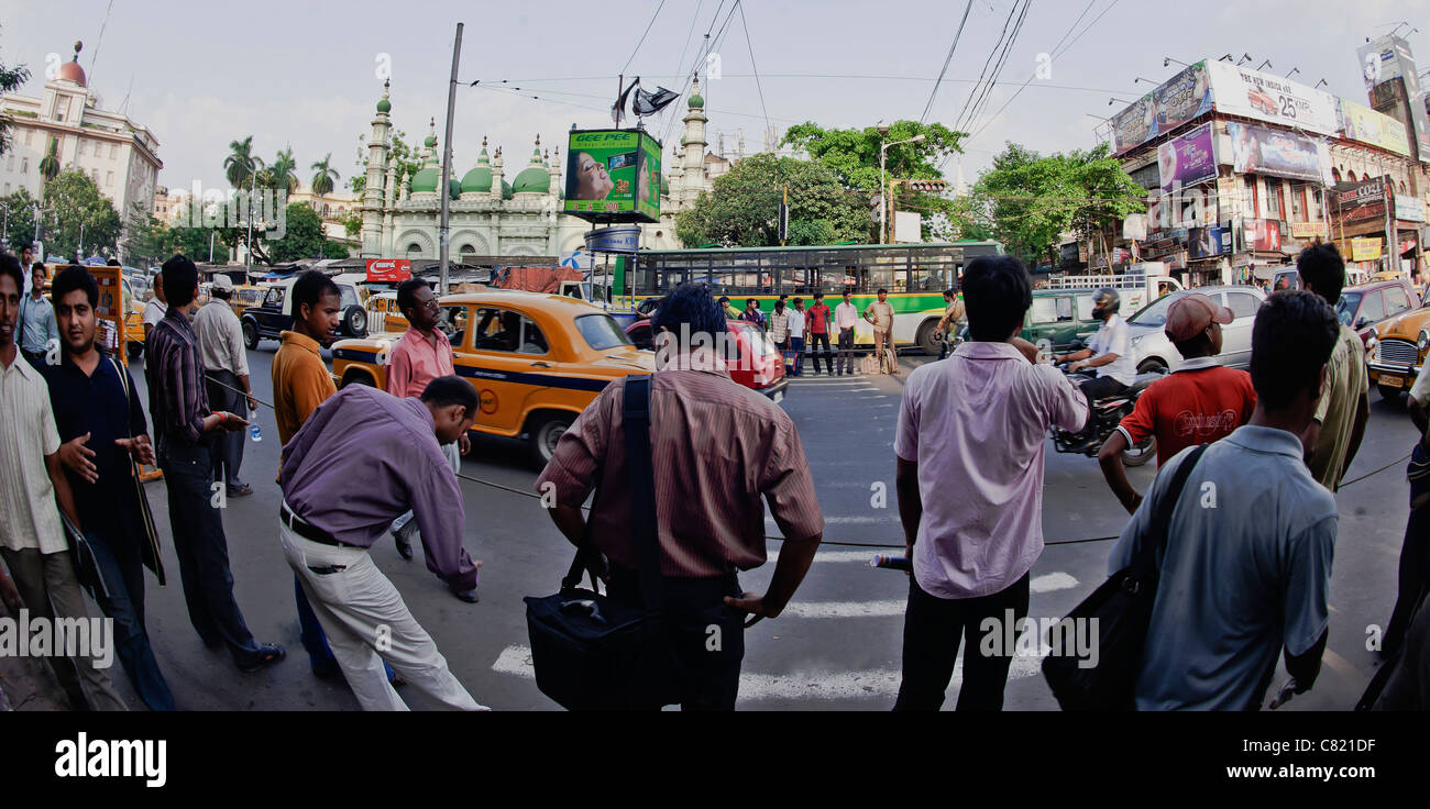 Daily street scene of kolkata metro hi-res stock photography and images ...