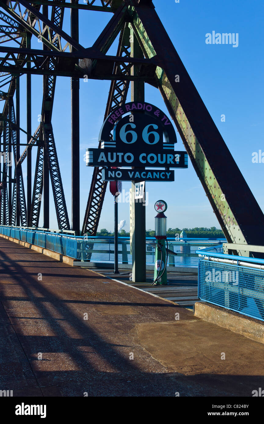 U.S.A. Missouri, St Louis area, Route 66, the old Chain of Roks bridge ...