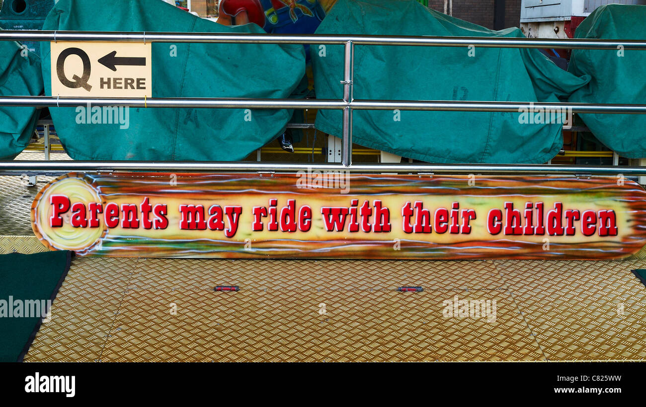 Q here sign on funfair UK Stock Photo - Alamy