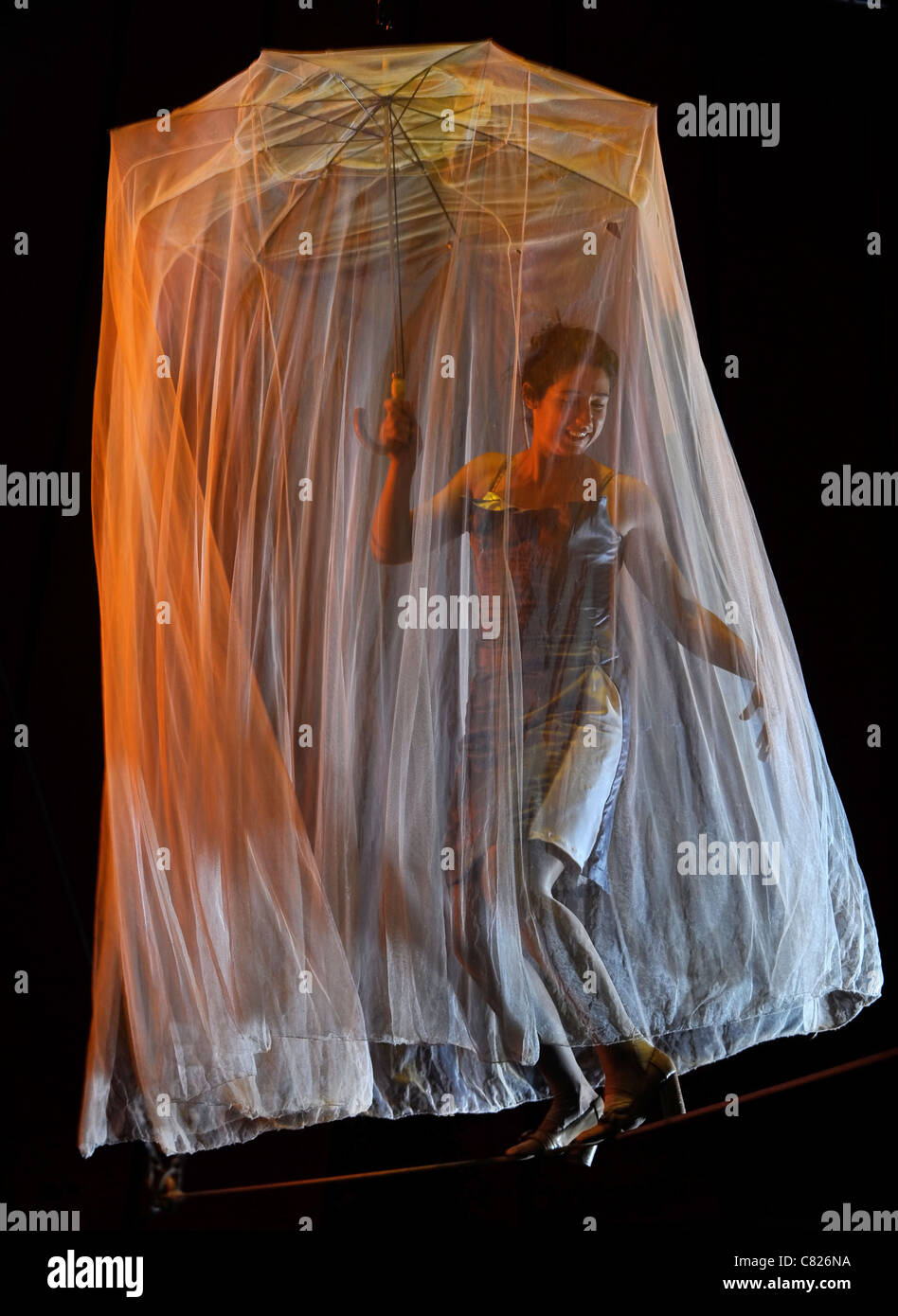 Tightrope dancer hi-res stock photography and images - Alamy