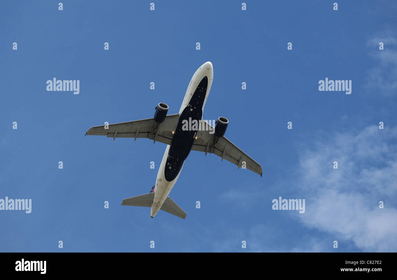 Passenger plane hi-res stock photography and images - Alamy