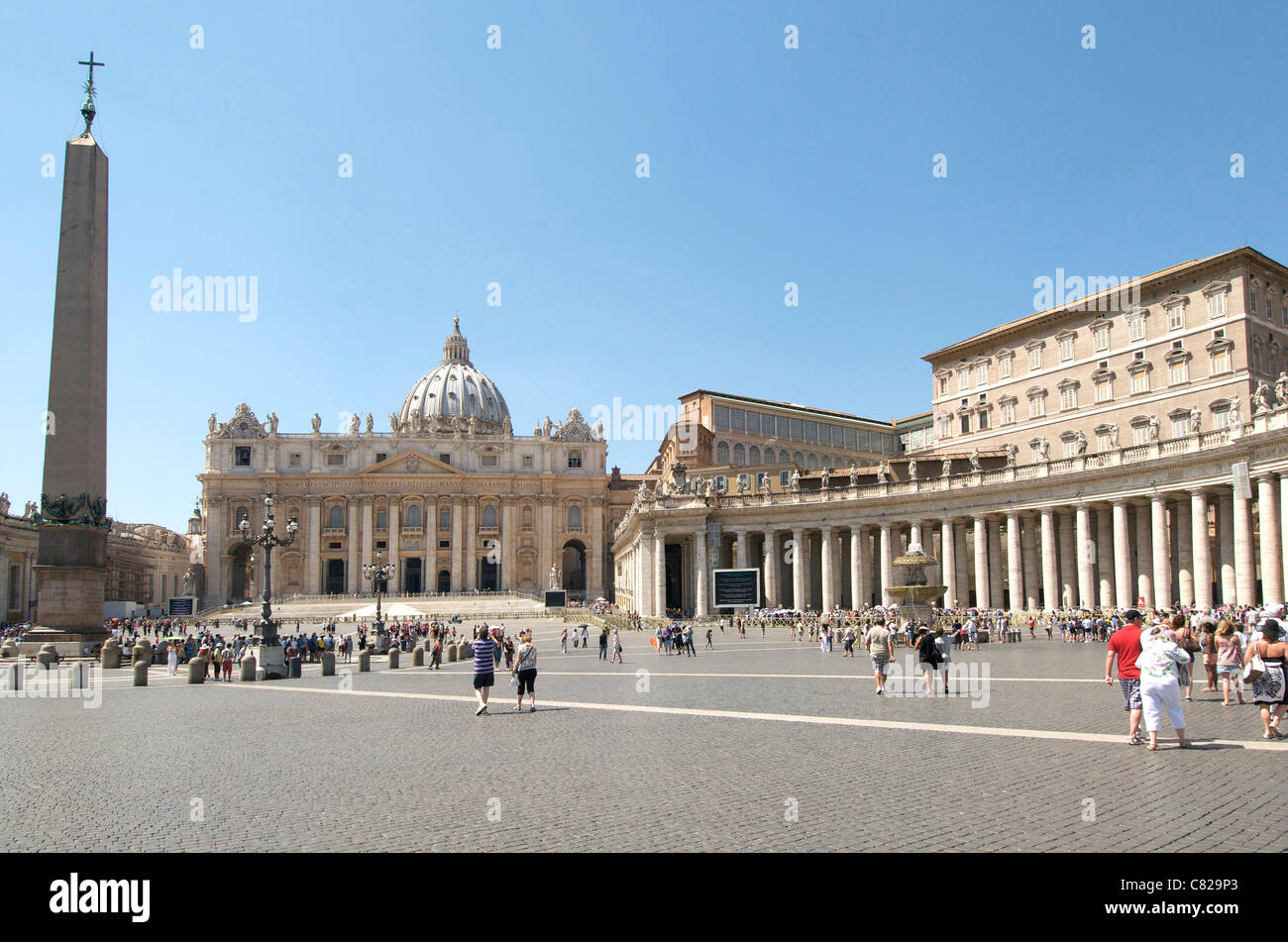 St peters square rome hi-res stock photography and images - Alamy