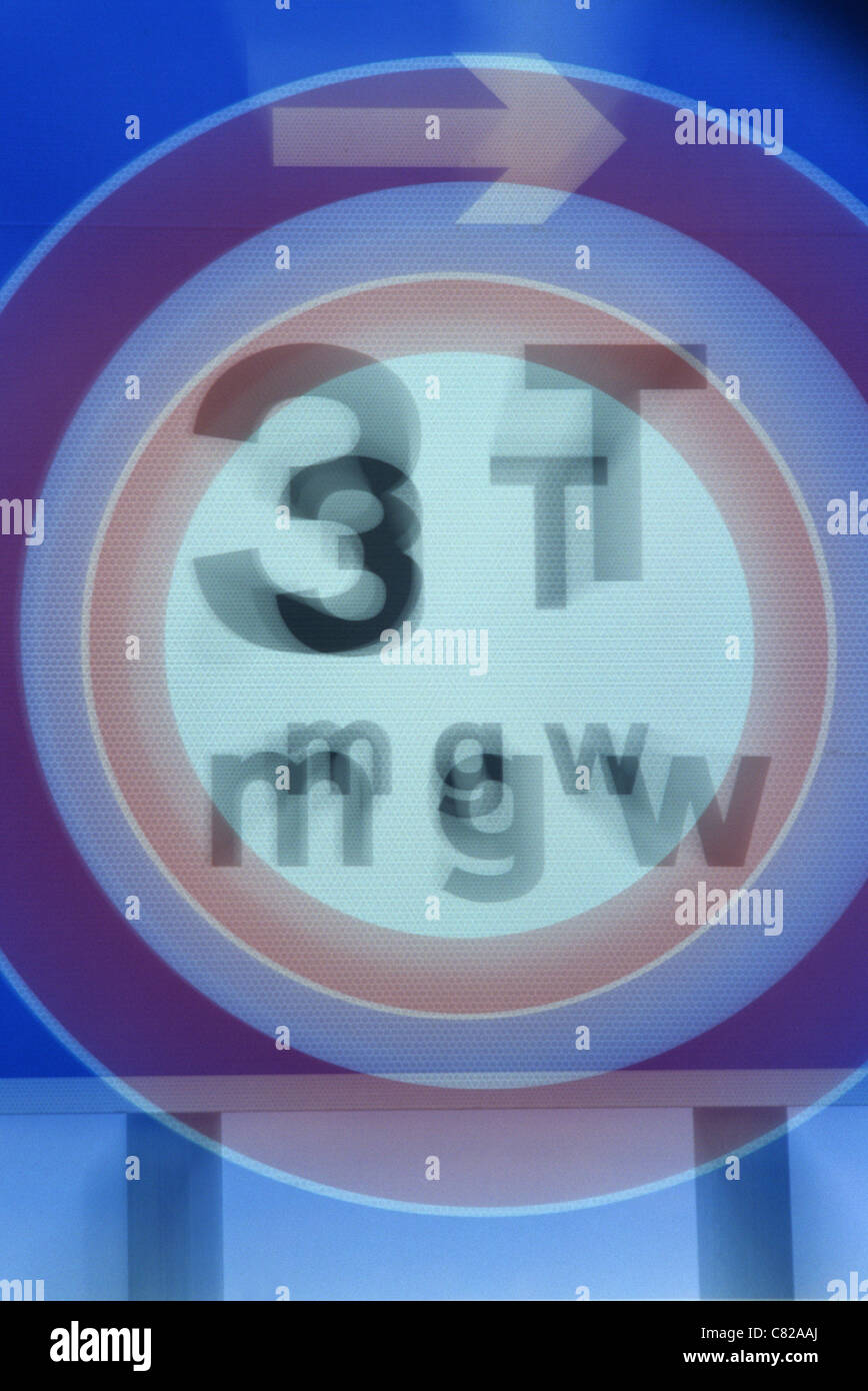 weight limit restriction warning sign of 3 tons for lorrys on road ...