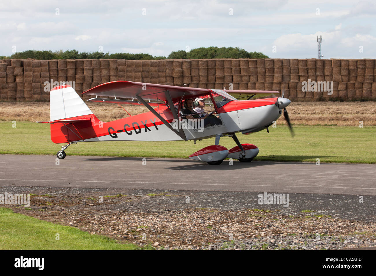 Skystar Kitfox Mk7 G-CDXY taxiing at Breighton Airfield Stock Photo - Alamy
