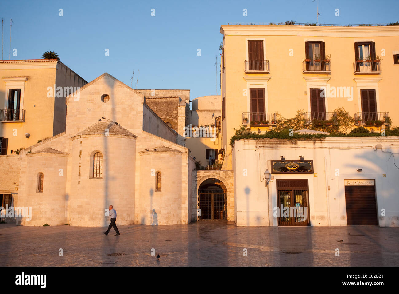Piazza del Ferrarese, Bari, Puglia Italy. Photo:Jeff Gilbert Stock ...