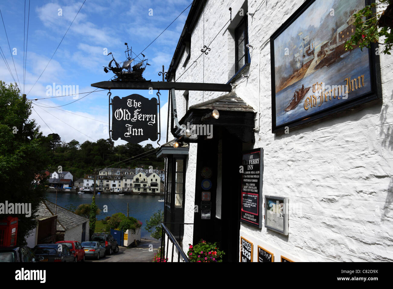 The Old Ferry Inn, River Fowey in background, Bodinnick, near Fowey ...