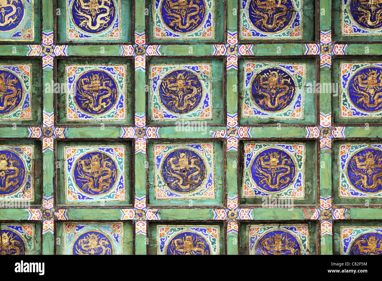 Decorative ceiling traditional chinese dragon hi-res stock photography ...