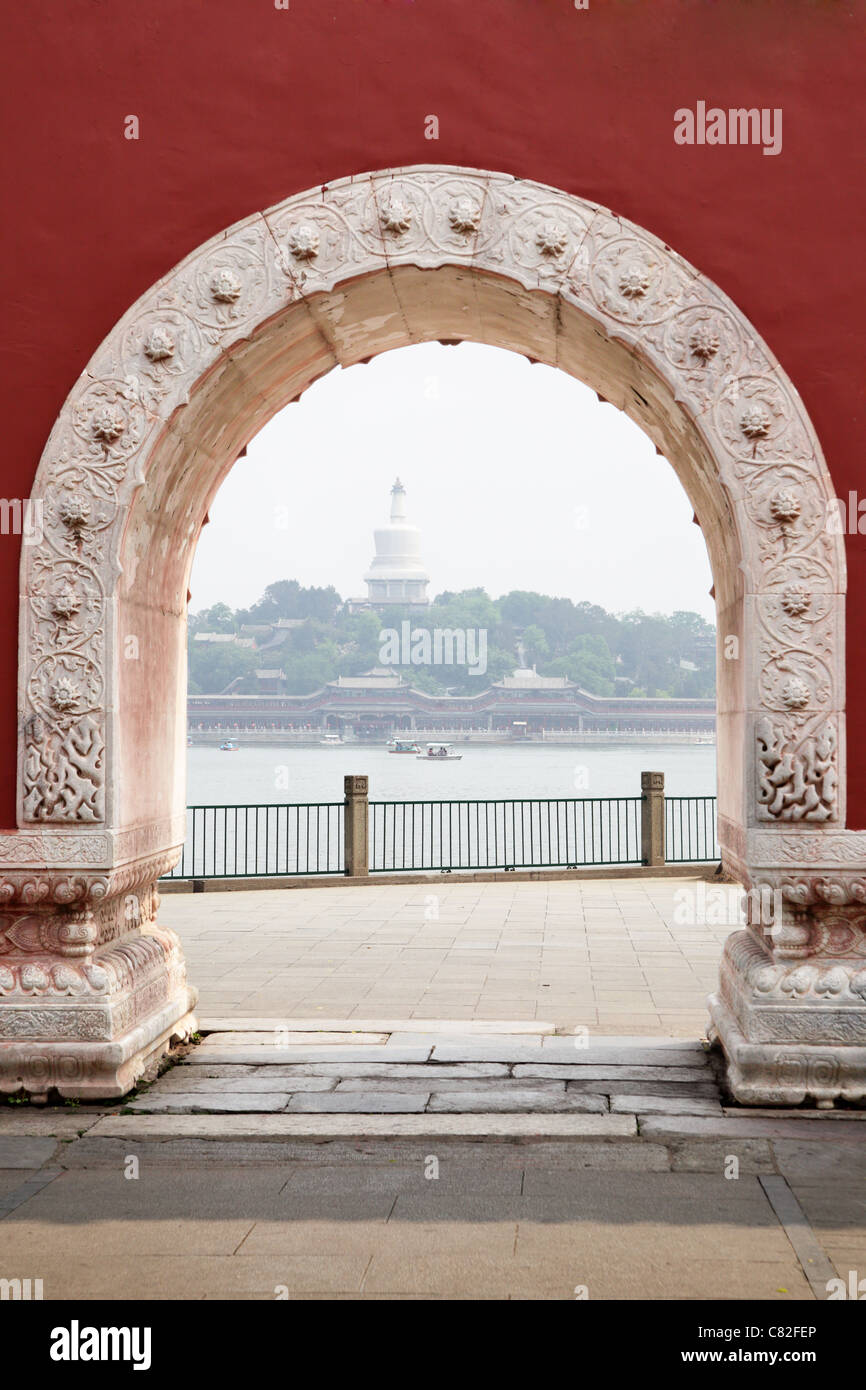 View of temple through gate hi-res stock photography and images - Alamy
