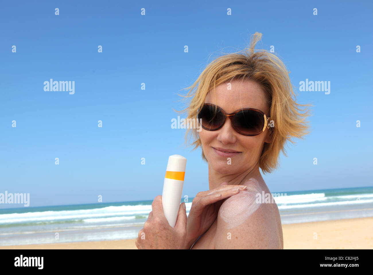 Tan line shoulder hi-res stock photography and images - Alamy