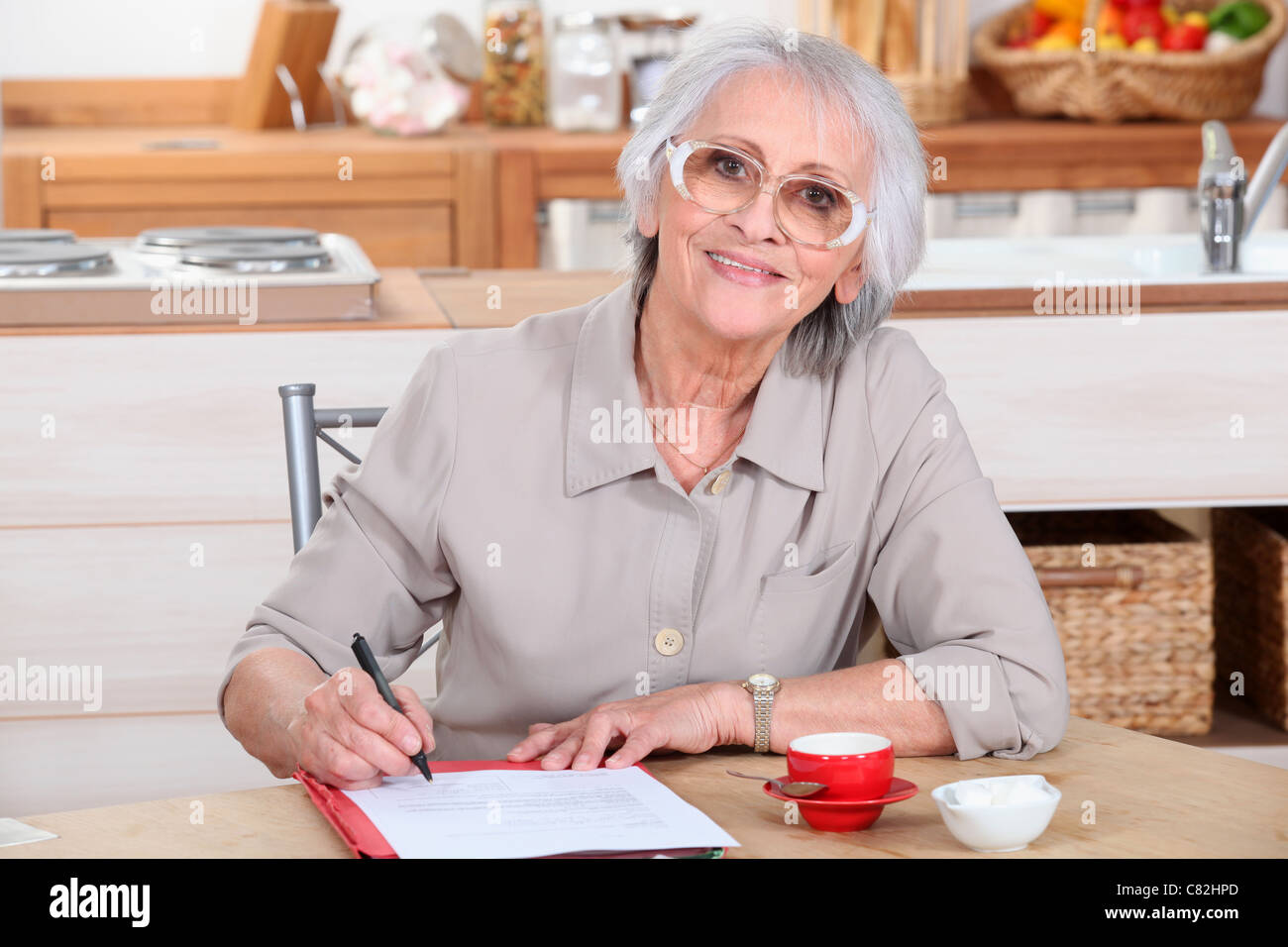 Grandmother grey hair grandchildren hi-res stock photography and images ...